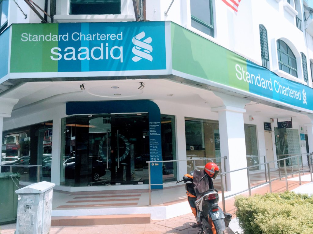 【スタチャ】Standard CharteredのATMから現金を引き出す・振込をする手順をご紹介 | 世界をアトリエに